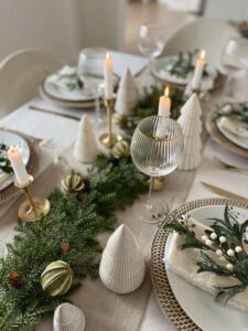 Christmas Tablescape Ideas That Will Make Your Holiday Dinner Feel Magical