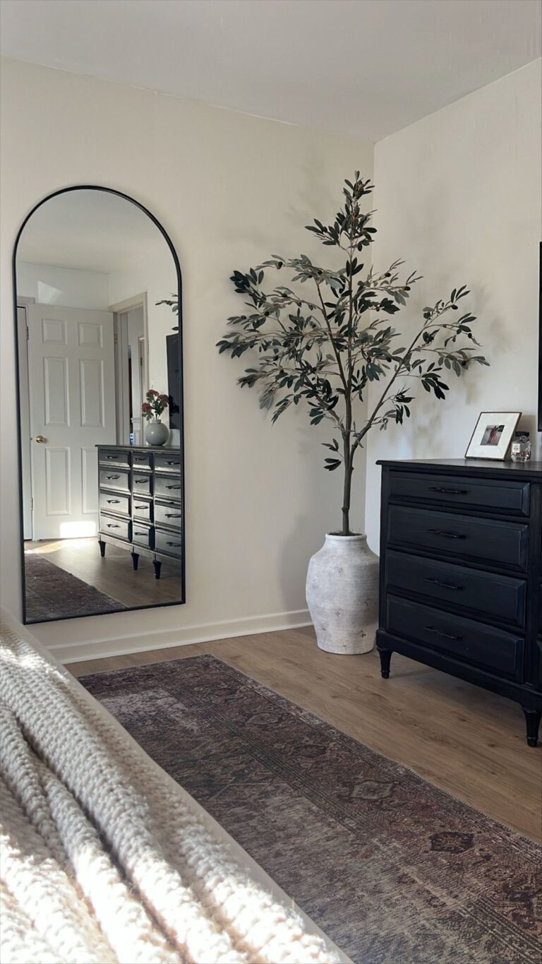 20 Simple Guest Bedroom Ideas to Make Your Guest Feel Instantly at Home